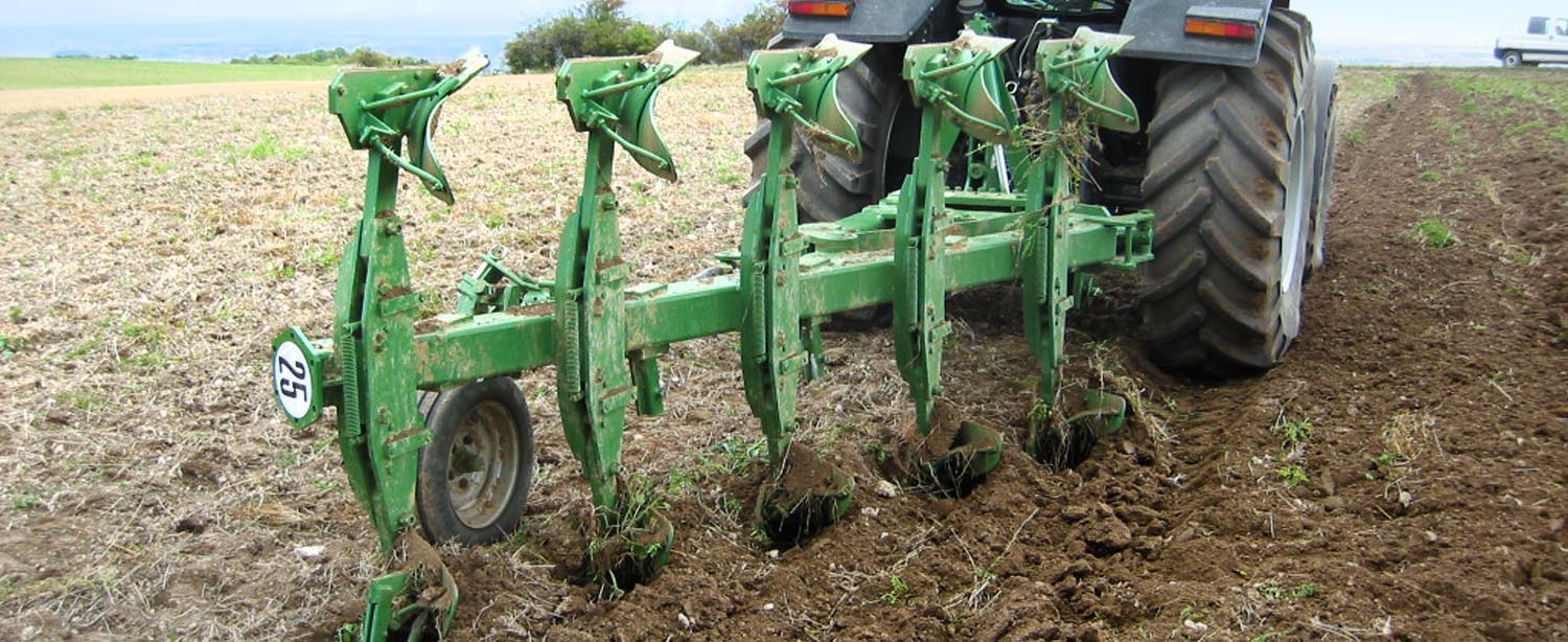 Charrue déchaumeuse à socs portée | Charrues Charlier & Fils