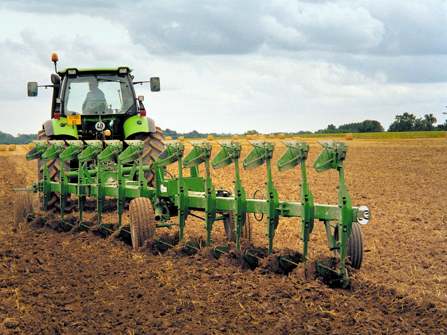 Charrue déchaumeuse semi-portée - CHARLIER & Fils